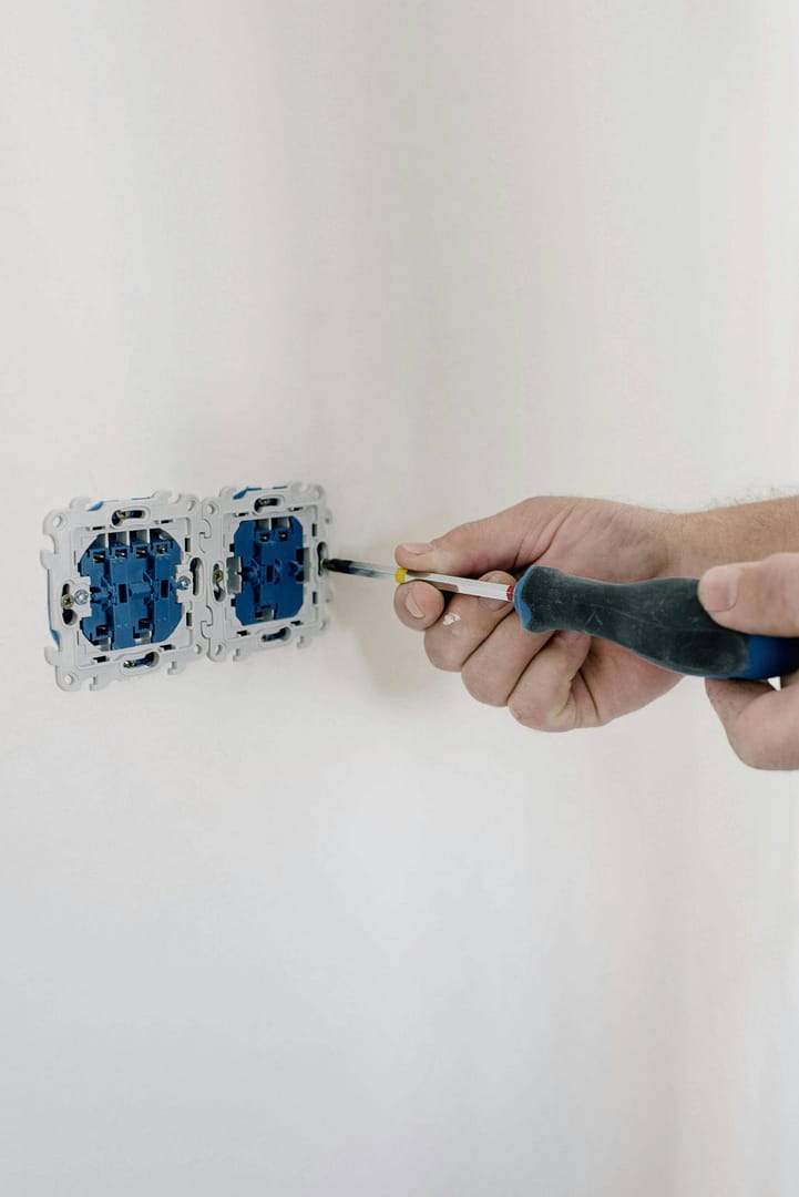 Electrical Shock Injuries: UK Medical Advice & Treatment Options